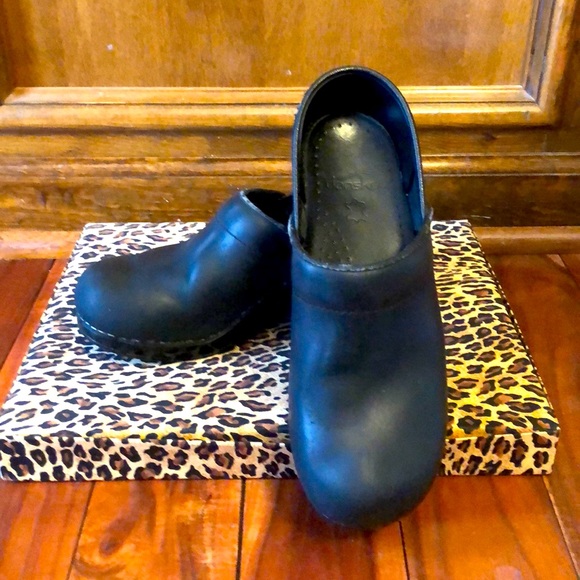 Dansko | Shoes | Dansko Clog Cabrio Shoes Chef Shoe Black Leather Sz 38 ...